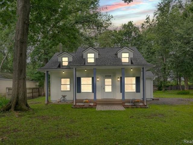 27769 Gilbert Dr, Warren, MI 48093