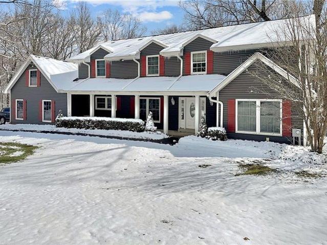 2776 Valleyview Dr, New Kensington, PA 15068