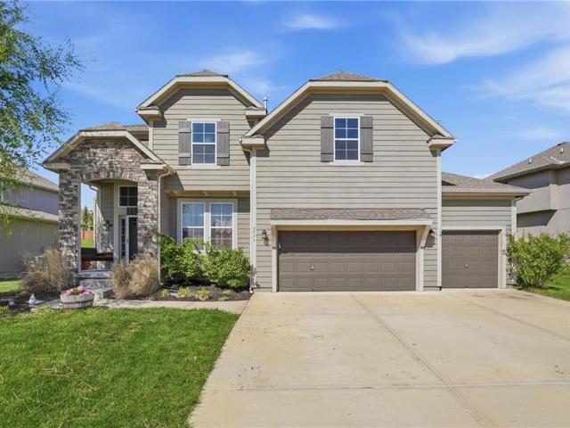 2776 W Sitka Dr, Olathe, KS 66061 | MLS #2615 | Compass