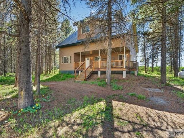 2777 Pinehaven Dr, Island Park, ID 83429