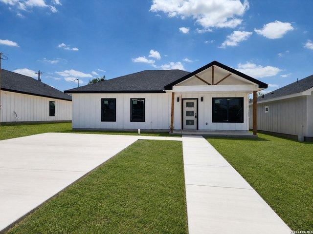 2778 Rodriguez St, Eagle Pass, TX 78852