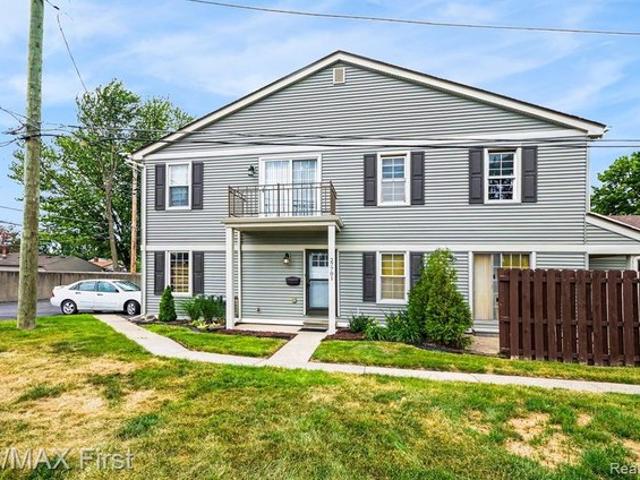 27701 Roy St, Saint Clair Shores, MI 48081