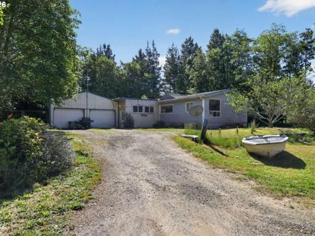 27702 Y Ln, Ocean Park, WA 98640