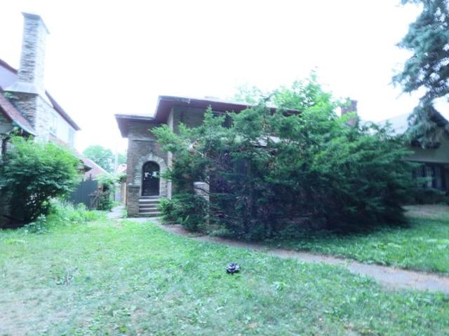 2770 N Grant Blvd, Milwaukee, WI 53210