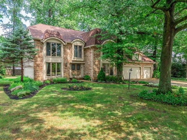 27710 Royal Forest Dr, Westlake, OH 44145