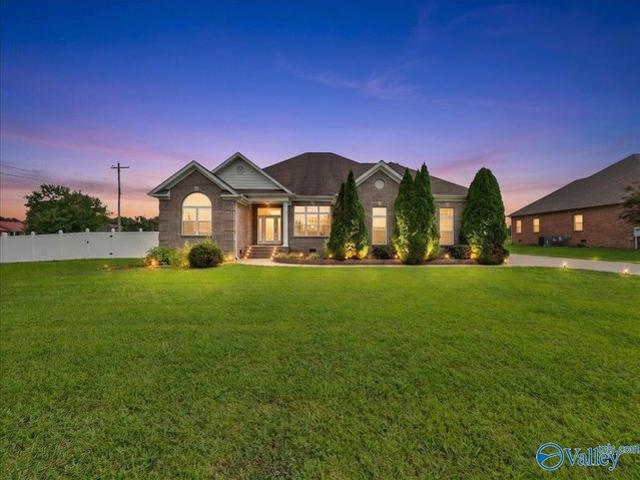 27712 Taylor Lynn Cir, Elkmont, AL 35620