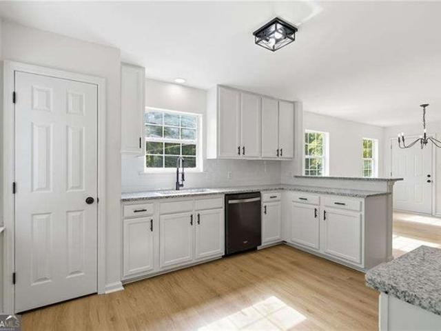 2772 Arctic Ct, Morrow, GA 30260