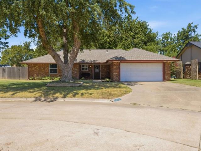 2772 Sunnybrook Cir, Enid, OK 73703