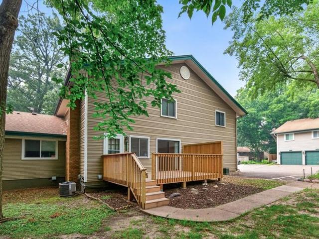 2772 Upland Ln N, Plymouth, MN 55447