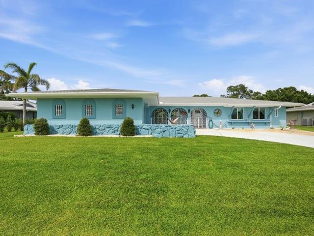 2773 SE Pine Valley St, Port Saint Lucie, FL 34952