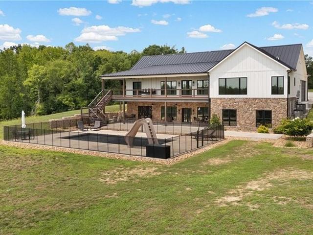 277 Crooked Rd, Blanch, NC 27212