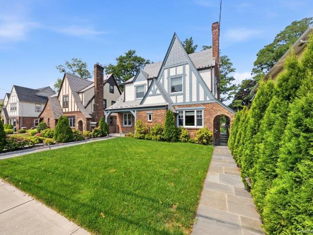 277 Devoe Avenue
