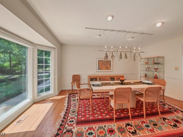277 Fairview Ave