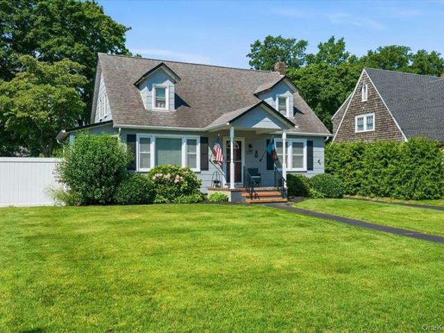 277 Howell Ave, Riverhead, NY 11901