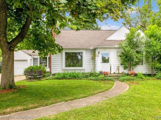 2784 Chadwick Dr, Waterford Township, MI 48328