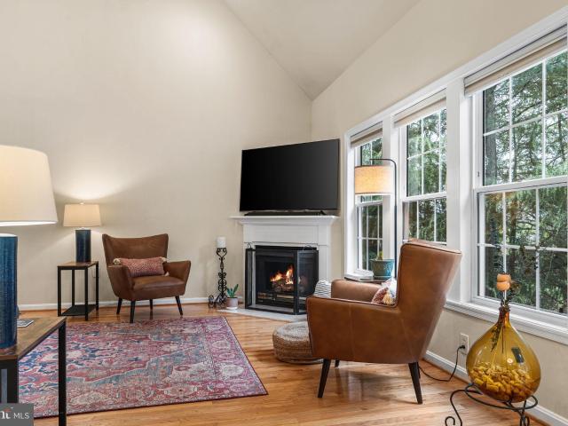 2784 Devonshire Gardens Ct, Falls Church, VA 22042 | MLS #VAFX2294 | Compass