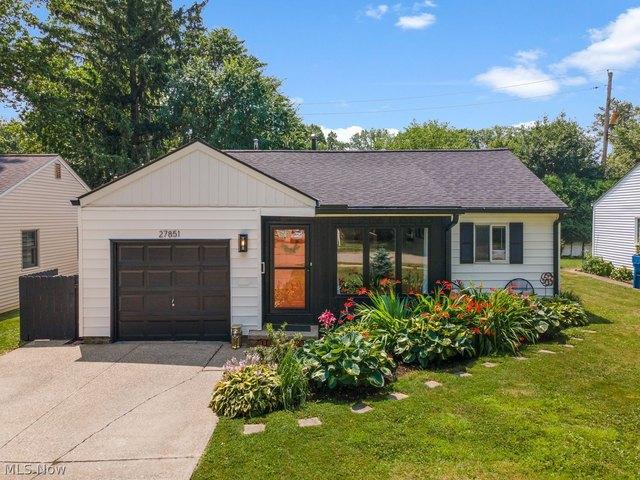 27851 Rexford Rd, Bay Village, OH 44140