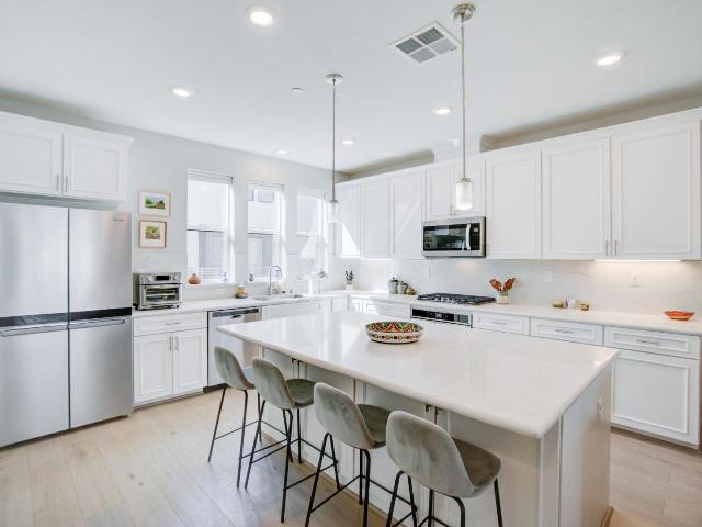 2785 Ball Place 4