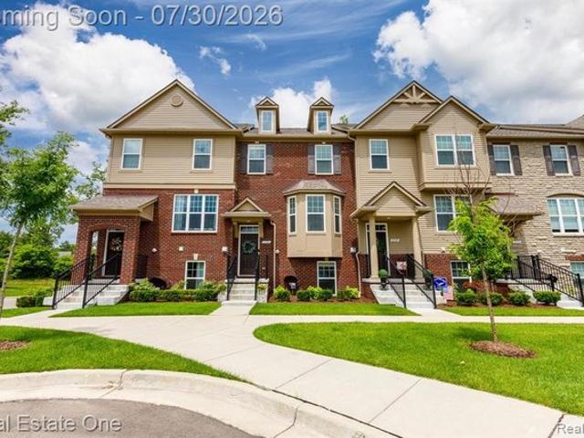 2785 Hartwick Dr, Rochester Hills, MI 48307