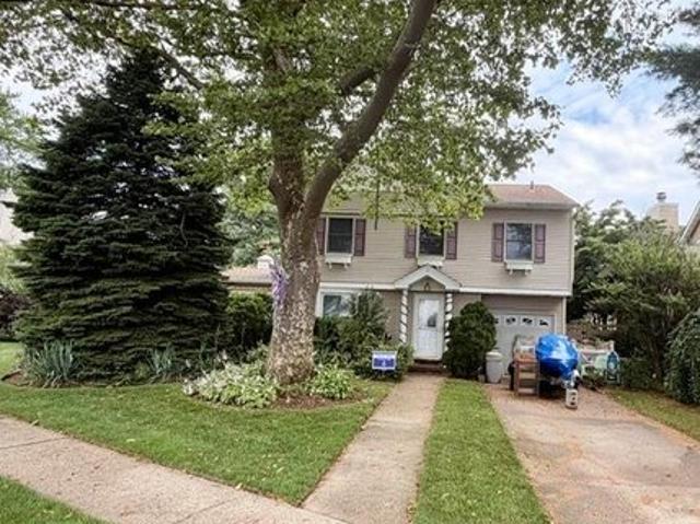 2785 Harvey Ave, Oceanside, NY 11572