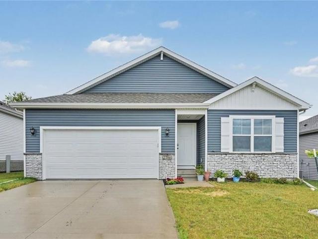 2786 Anne Dr, Hiawatha, IA 52233