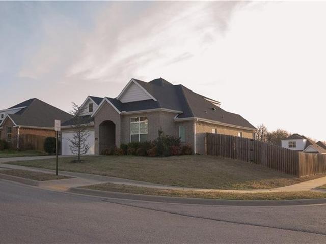 2788 N Grey Squirrel Dr, Fayetteville, AR 72704