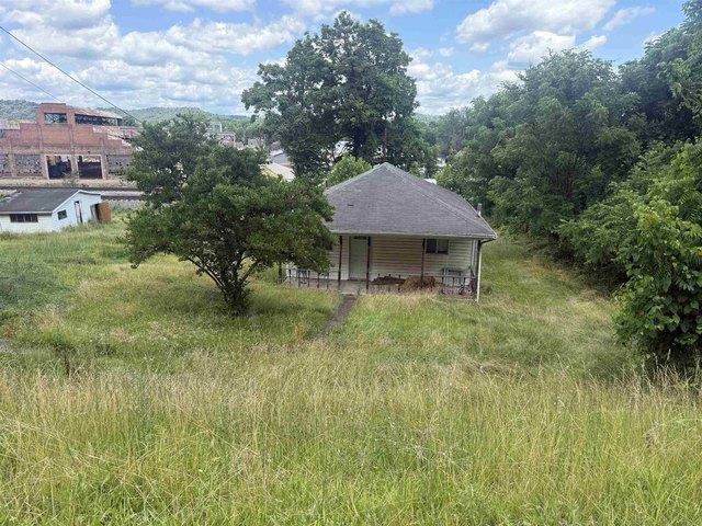 2788 James River Rd, Huntington, WV 25701