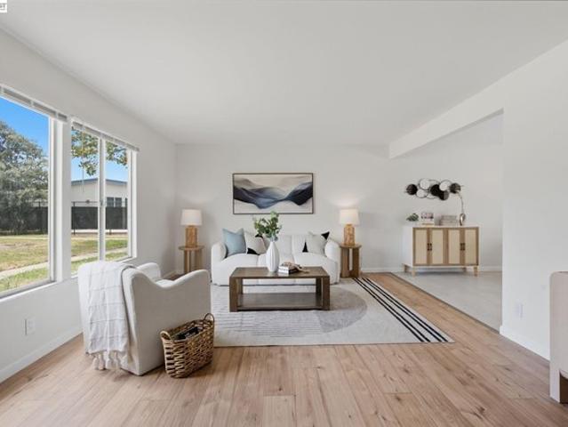 27803 Hummingbird Ct, Hayward, CA 94545