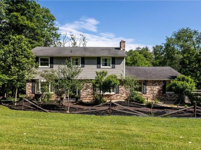 2780 Farm Spur Rd, Irwin, PA 15642