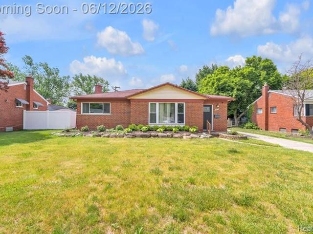 27827 Lyndon St, Livonia, MI 48154