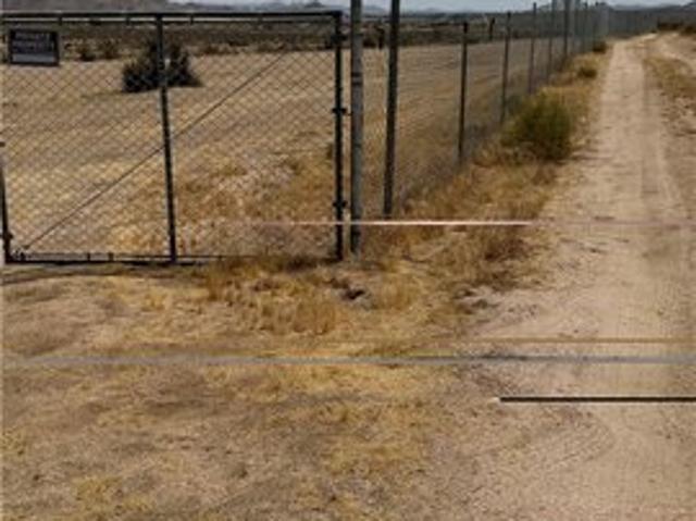 27824 27 Clark Rd, Apple Valley, CA 92308