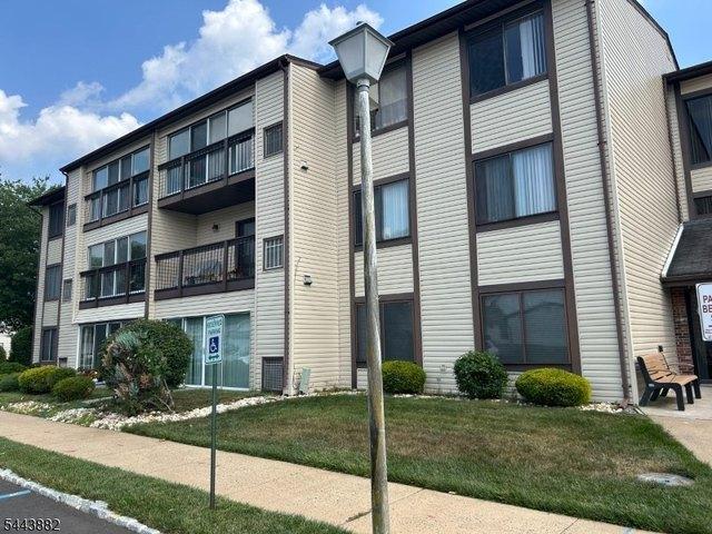 278 Crosse Dr Apt 2H, Monroe Township, NJ 08831