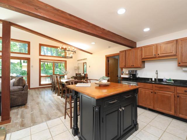 278 E Catoctin Dr, Roseland, VA 22967 | MLS #672639