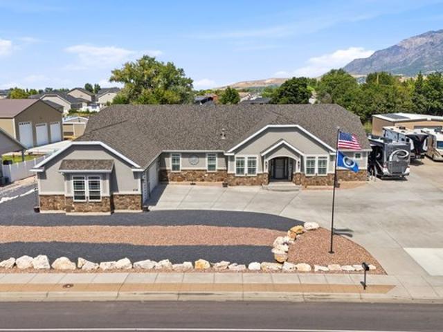 278 E Larsen Ln, Harrisville, UT 84404