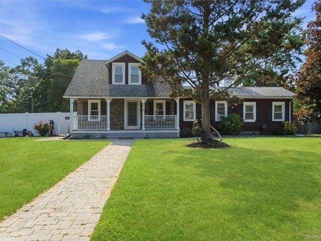 278 Ferndale Blvd, Islip, NY 11751