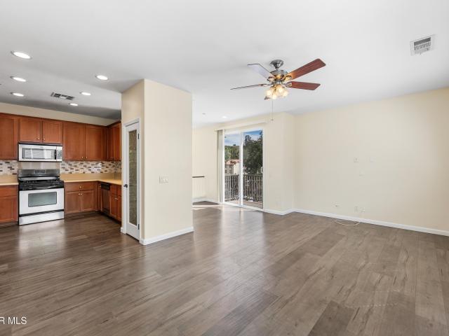 27968 Avalon Dr, Canyon Country, CA 91351 | MLS #SR26050