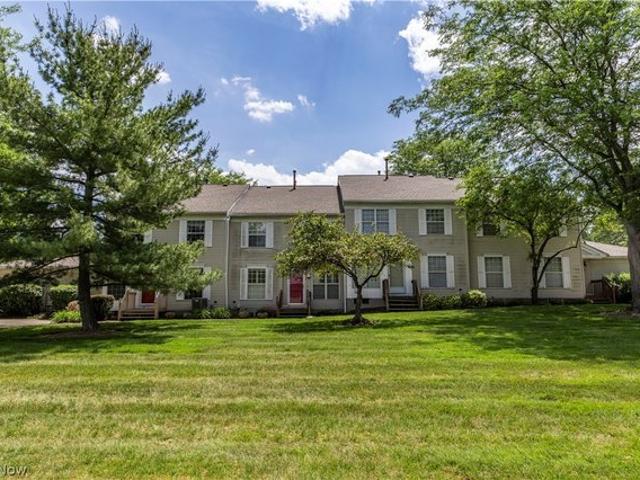 2796 Mull Ave Apt E, Copley, OH 44321