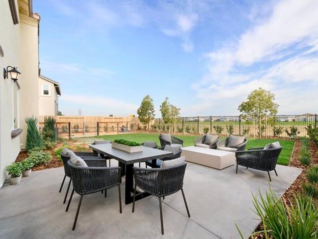 2797 Nicole Gee Dr, Roseville, CA 95747