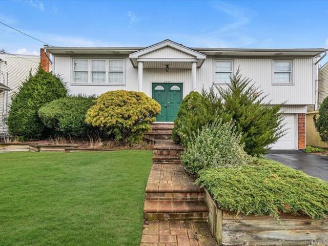2797 Bayview Ave, Wantagh, NY 11793