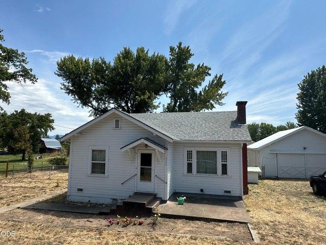 2797 Beall Ln, Central Point, OR 97502