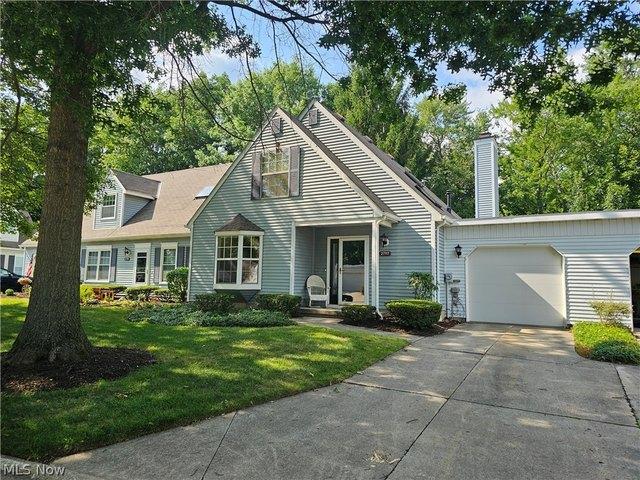 2797 Tinkers Ln, Twinsburg, OH 44087