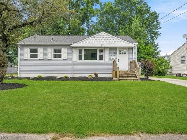 2798 Randolph St NW, Warren, OH 44485