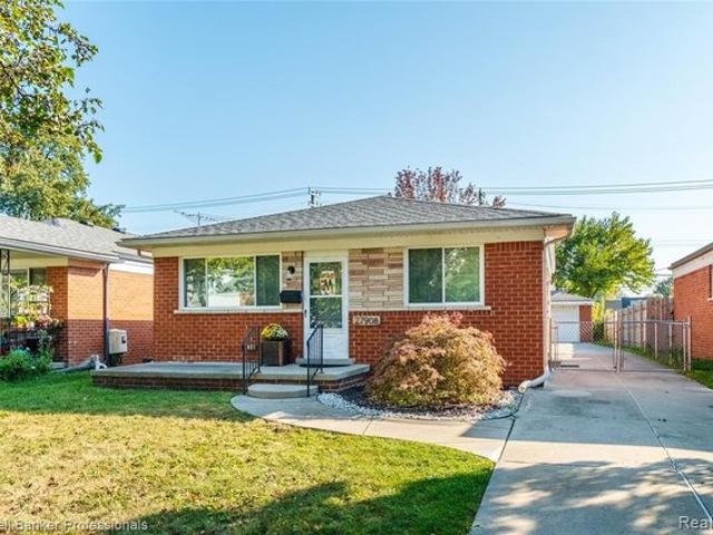 27908 Glenwood St, Saint Clair Shores, MI 48081