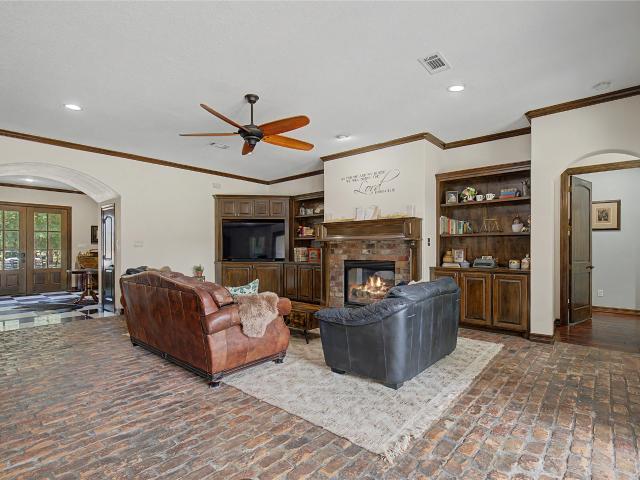2790 Derby Lane