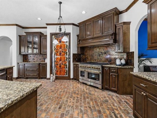 2790 Derby Ln, Madisonville, TX 77864