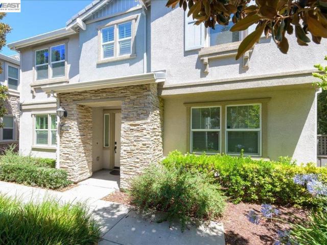 2792 Alliston Loop