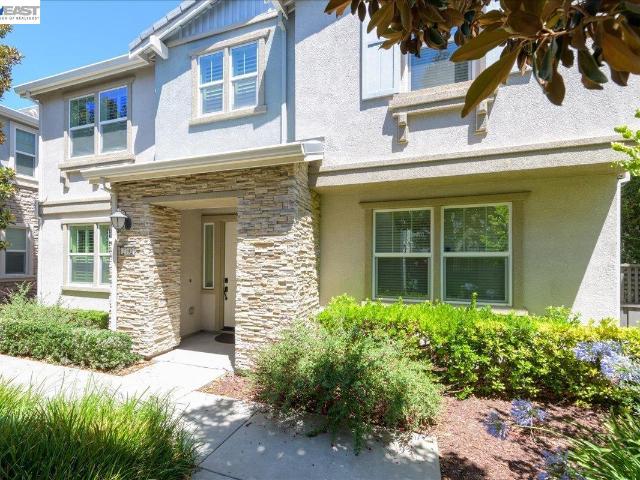 2792 Alliston Loop