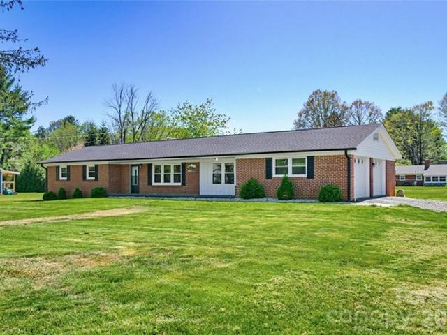 279 Garden Ln, Canton, NC 28716