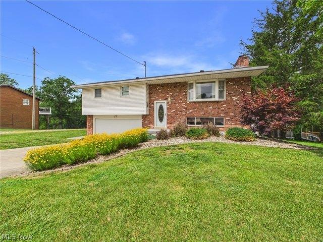 279 E Lubeck Hills Dr, Washington, WV 26181