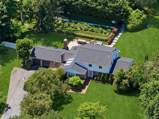 279 Hillcrest Ln, Upper Brookville, NY 11771